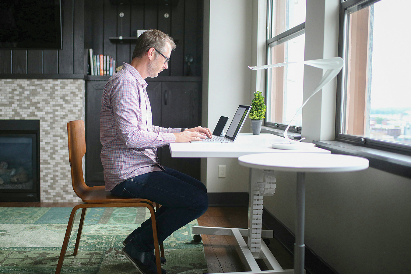 How to prevent back pain when you sit at work - SOKY Happenings